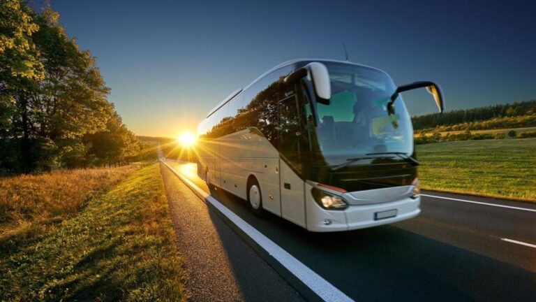 El significado de soñar con un autobús en movimiento | PSICOLOGÍANOVA